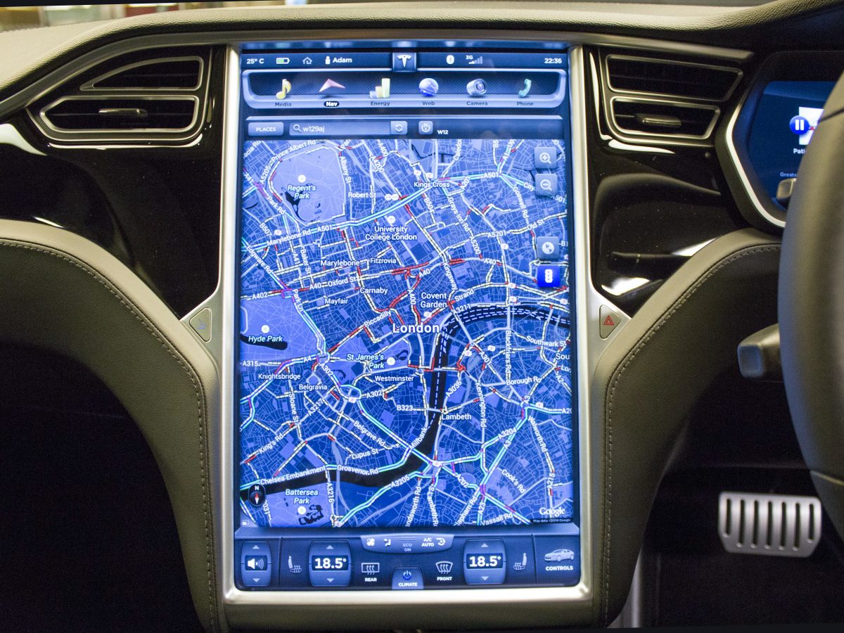 Tesla Model S Performance (RHD) 4dr Saloon - 140482512210 - NUVOLA LONDON